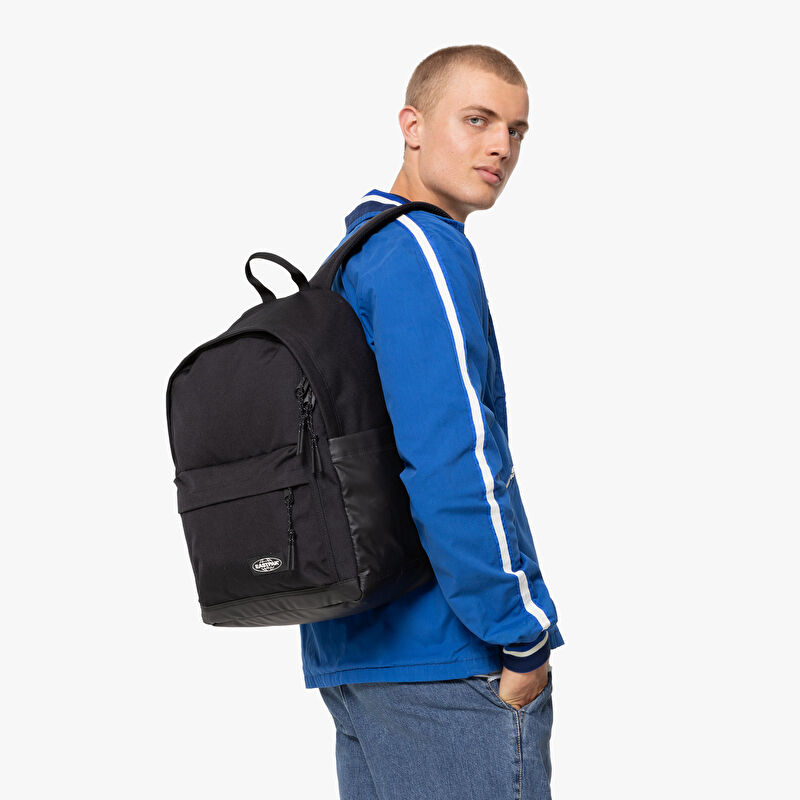 Icon Pak'r On Black Sirt Çantası | Eastpak